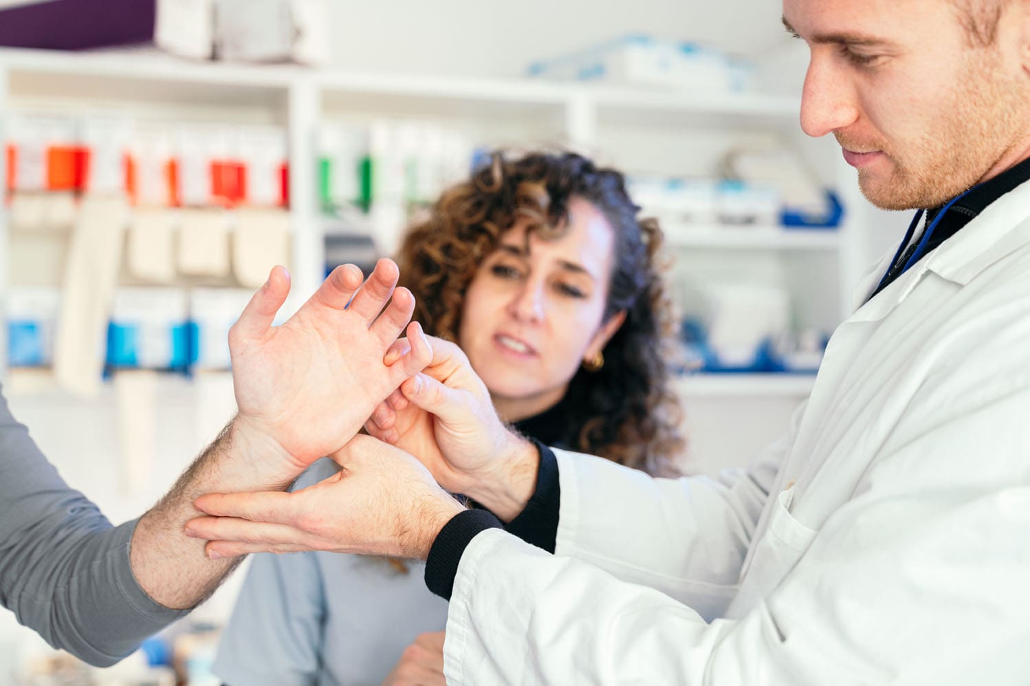 Jammed Finger: When to Seek Medical Attention - El Paso, TX Health ...